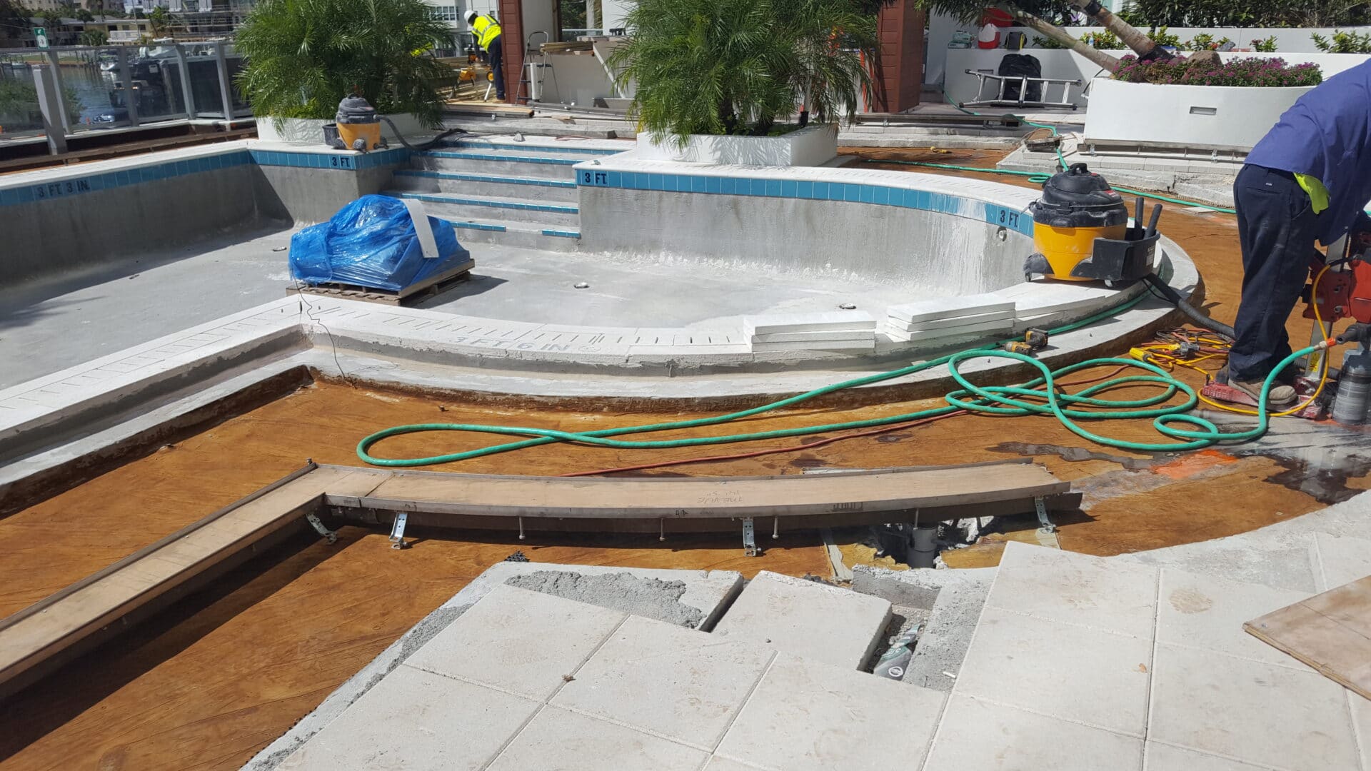 Curved pool drains